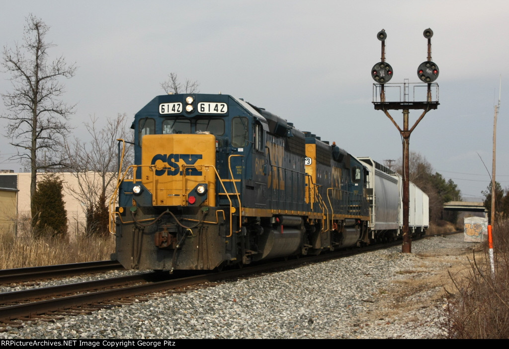 CSX 6142 and train D777